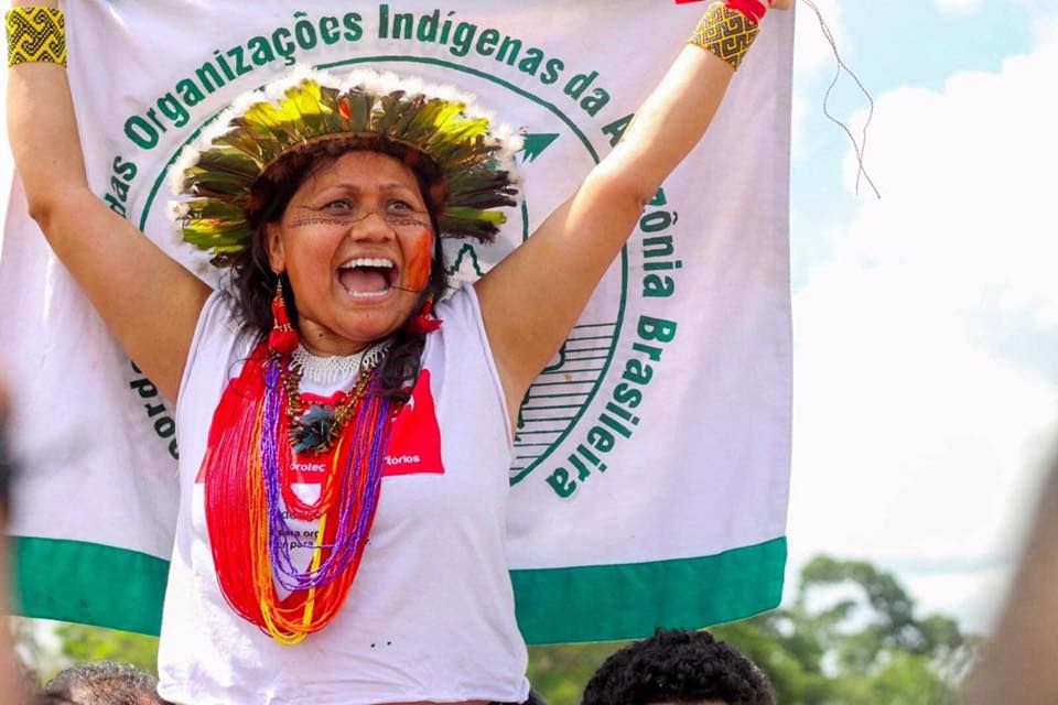 Amazonense indígena Nara Baré recebe o Prêmio Franco-Alemão de Diretos ...