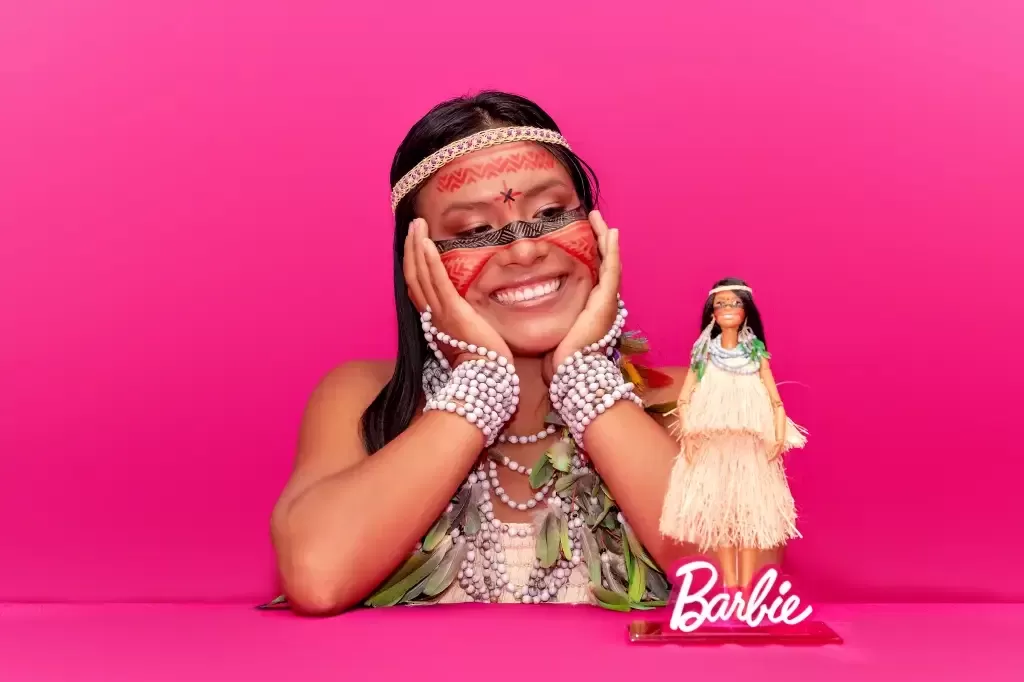 Indígena da Amazônia é homenageada com edição especial da Barbie ...