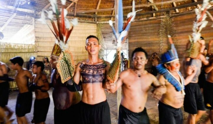 Waumat, o ritual da tucandeira: tradição Sateré-Mawé 1