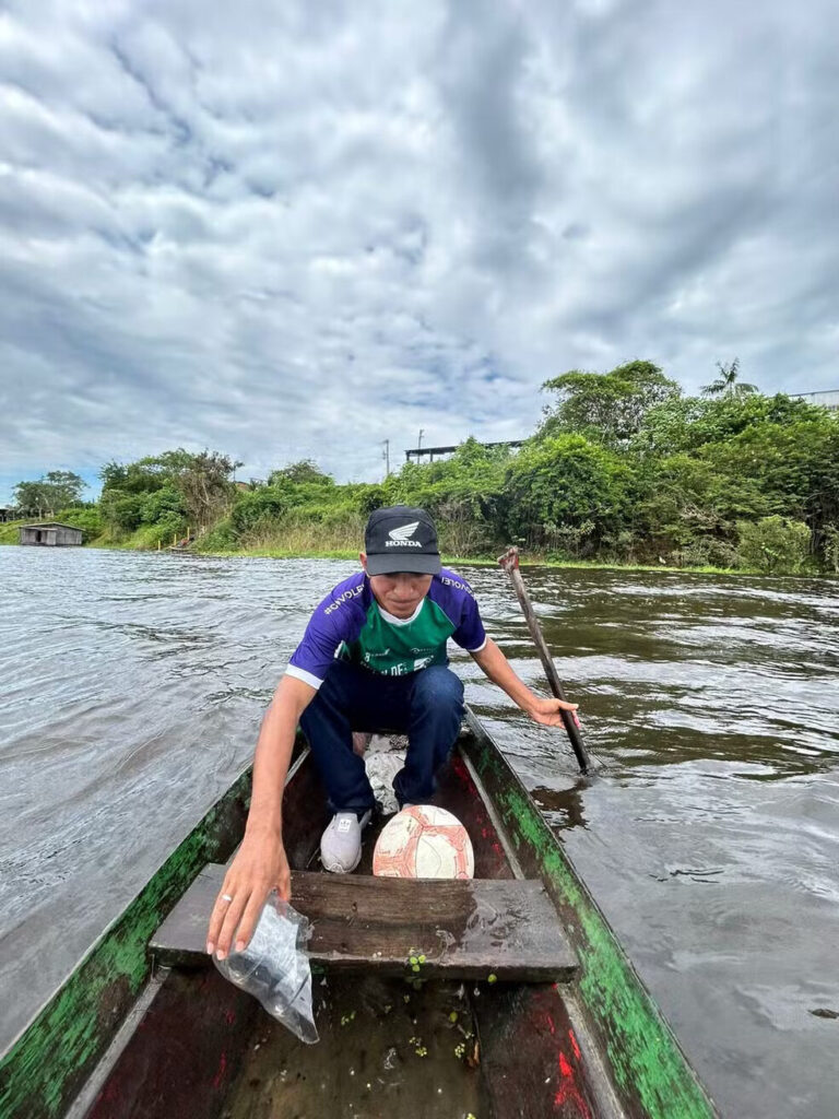 'Gandula aquático', uma peculiaridade do futebol amazonense no estádio ...
